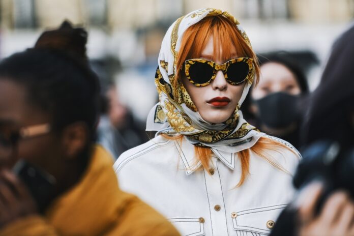 L’incontournable carré de laine pour styliser nos looks