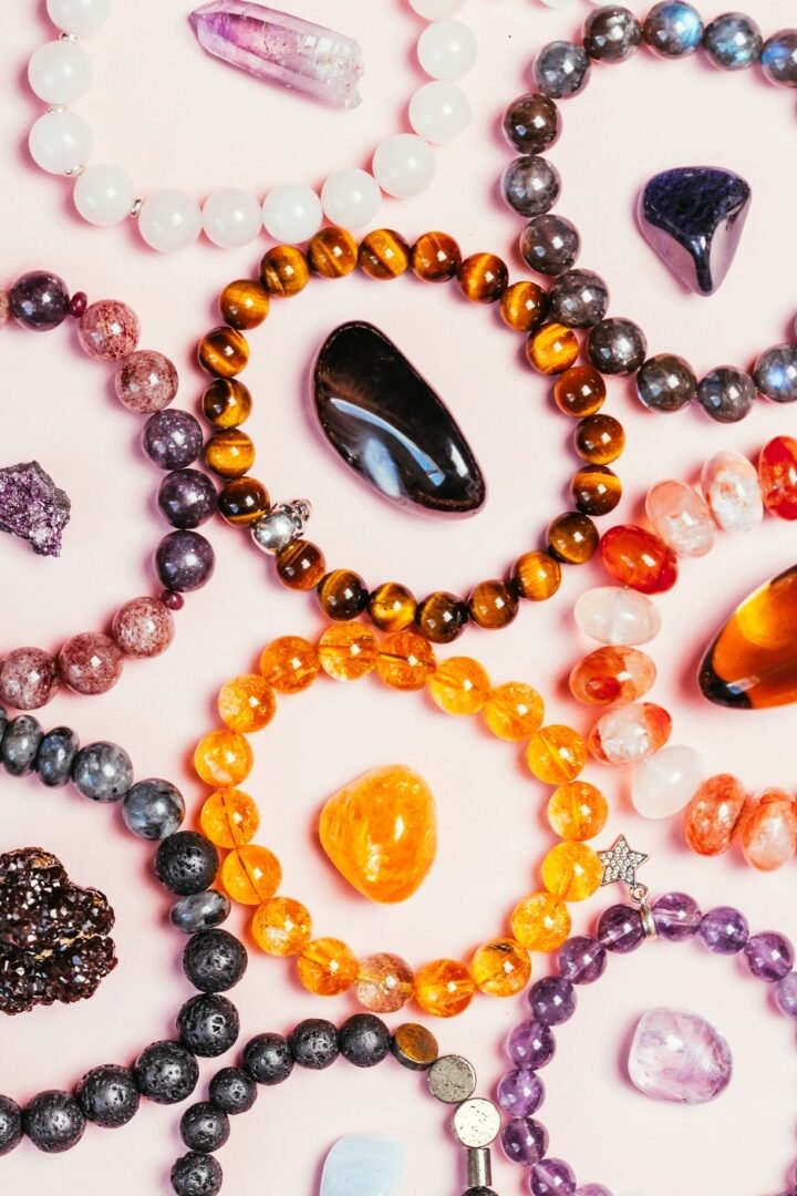Comment choisir le bracelet en pierre parfait selon la symbolique des ...