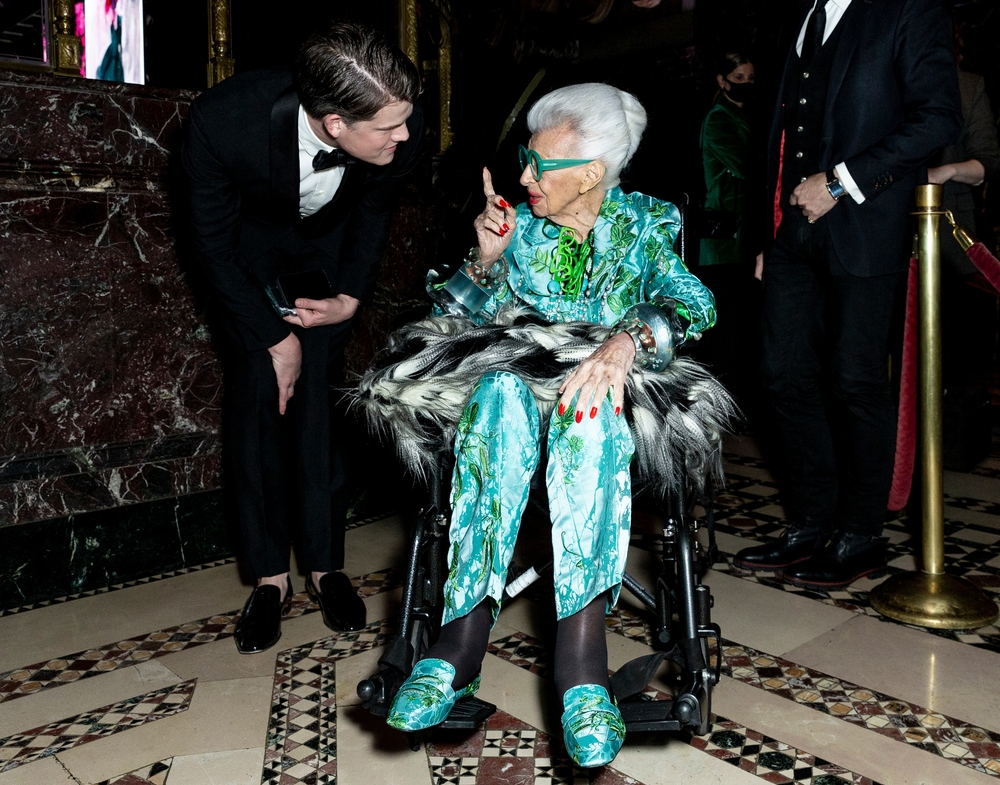 L’icône mode Iris Apfel est décédée à 102 ans